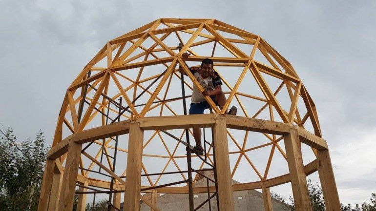 La construcción de domos ya desembarcó en el Alto Valle