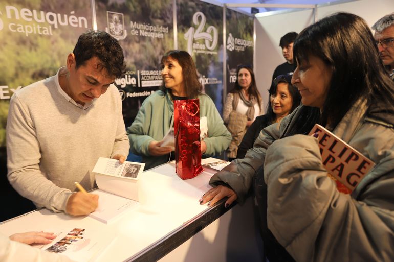 Emiliano Sapag presenta su libro Neuquén Quimey, héroes y heroínas de ...