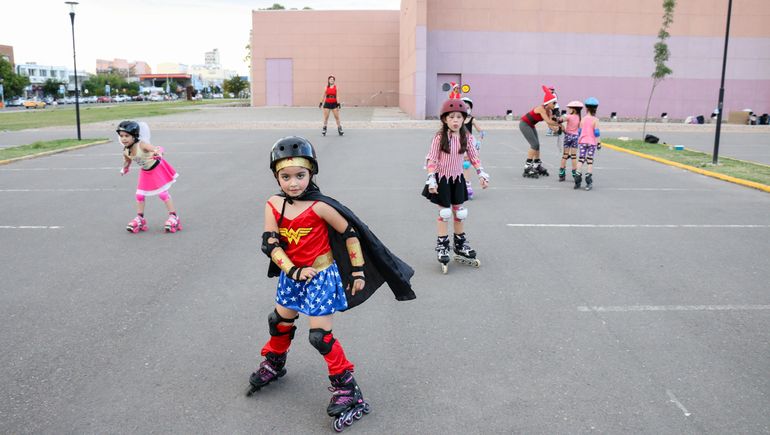 Los rollers se imponen en Neuquén y una escuela enseña cómo andar en la ...