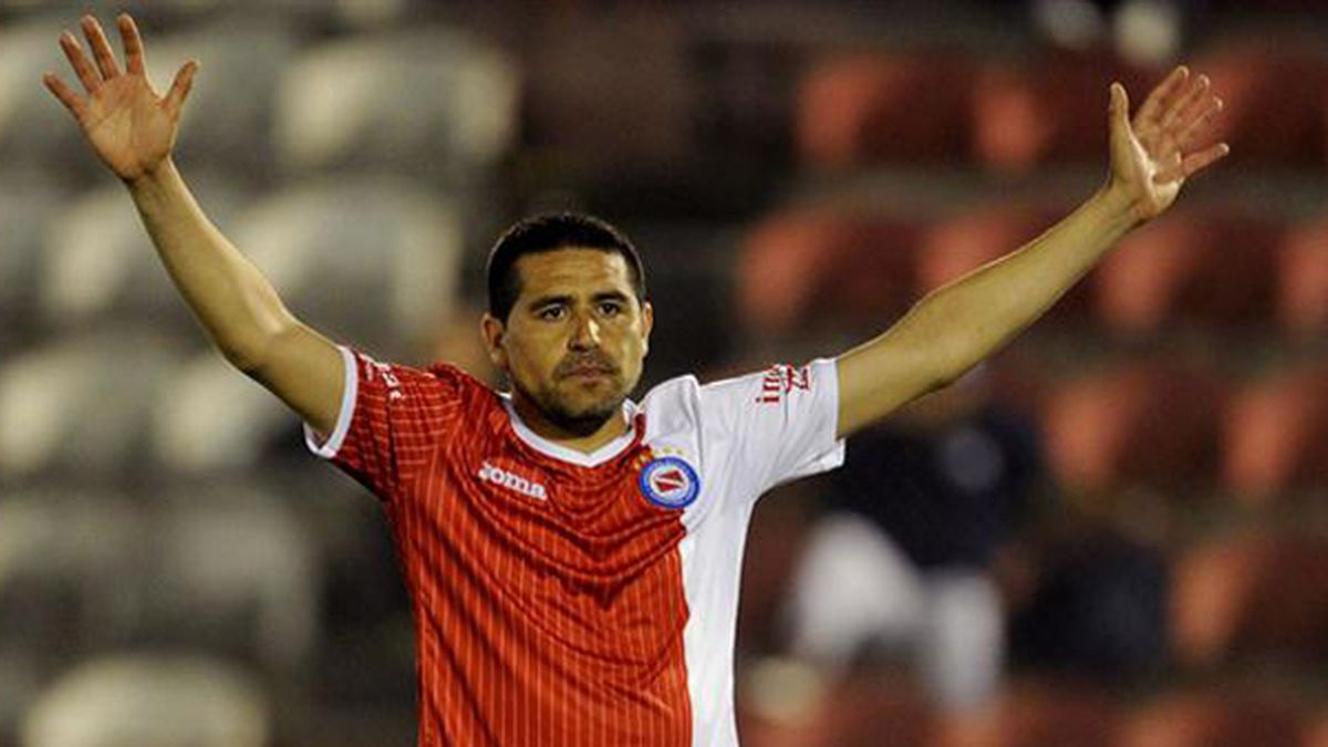 El Chelo Delgado quiere a Riquelme en Racing