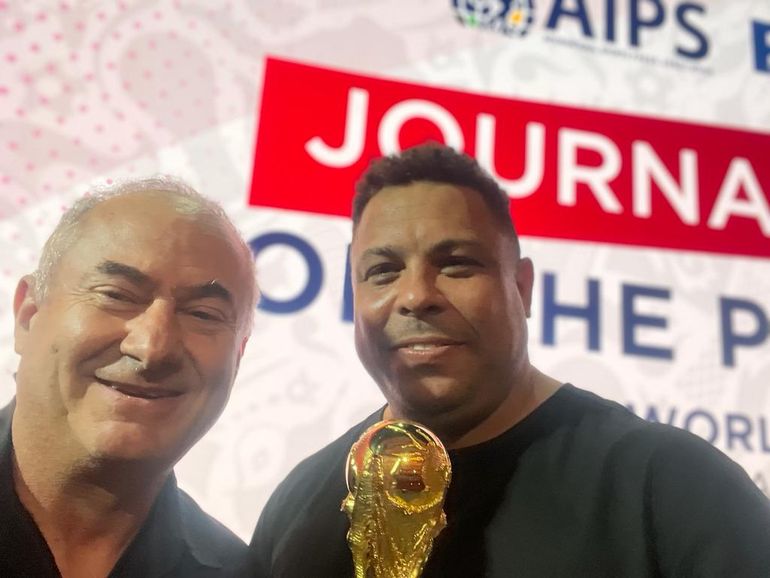 Sergio Dovio ya tiene su Copa del Mundo y ¡se la entregó Ronaldo!