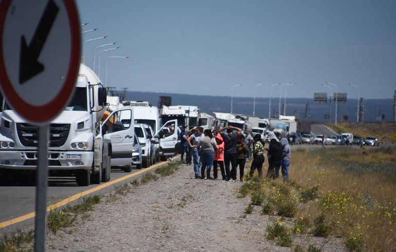 Ruta 22: sigue el piquete de autoconvocados de Desarrollo Social