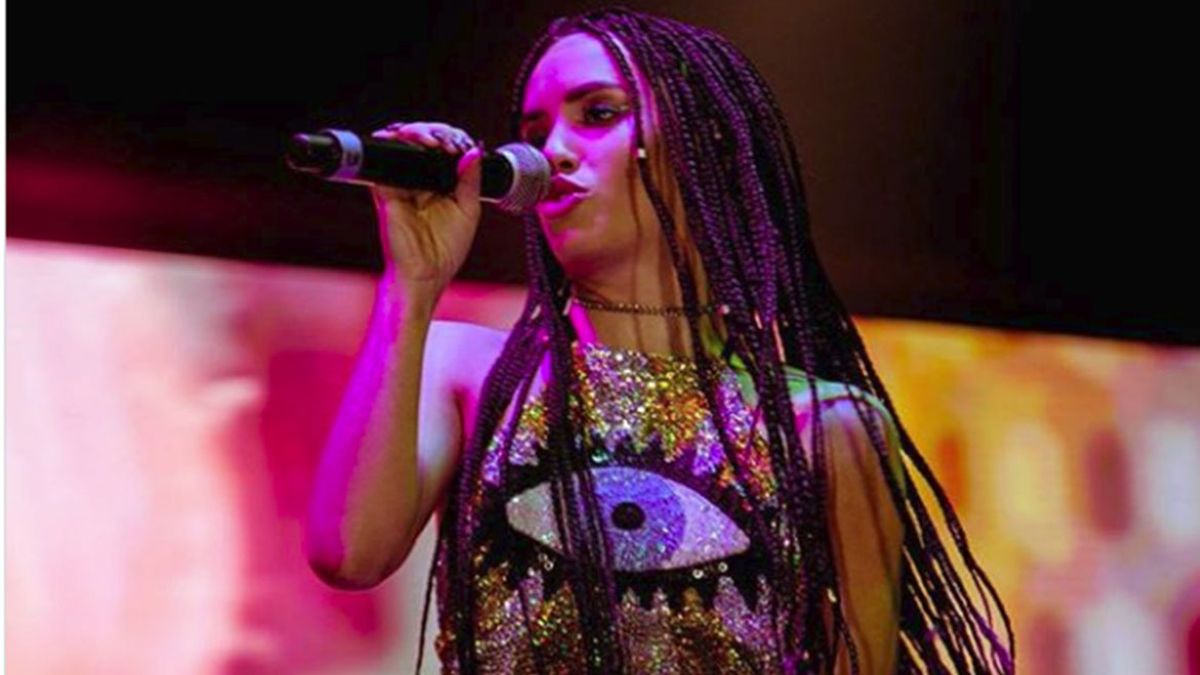 Lali se cansó de las críticas y se puso brava en las redes