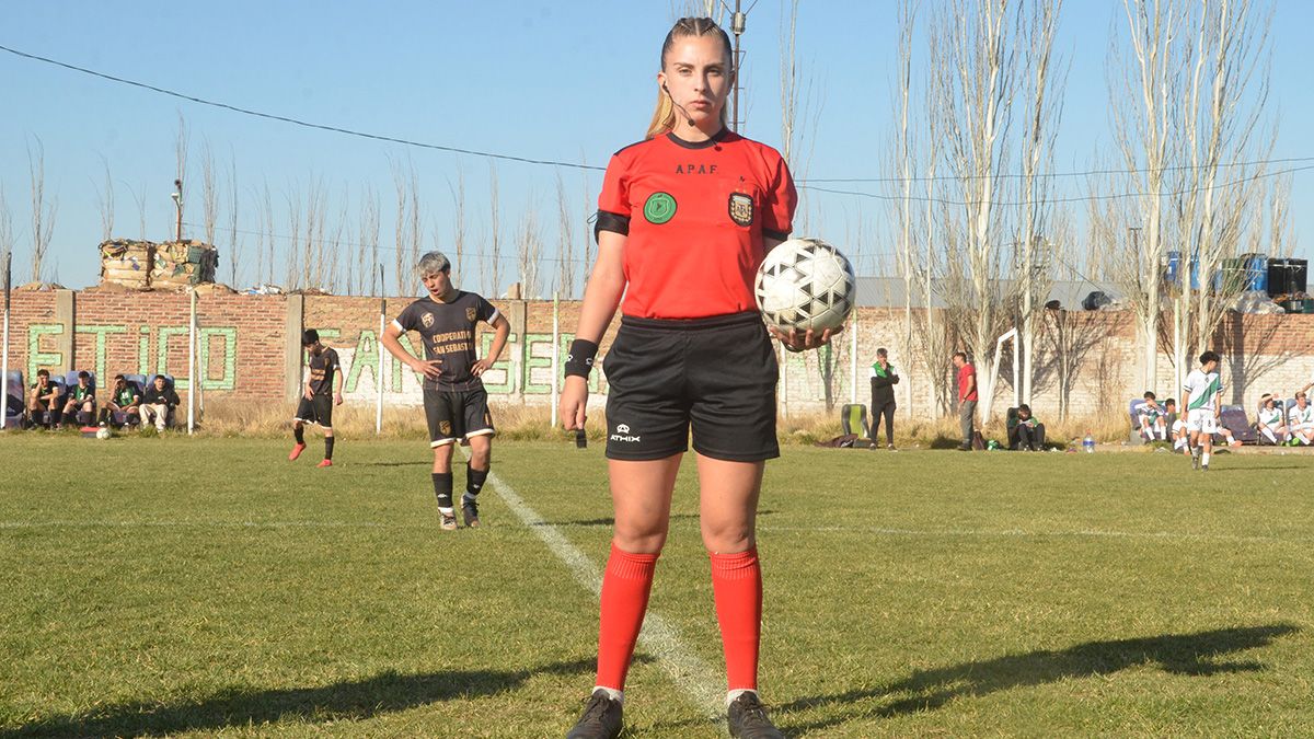 Neuquén tiene su primera árbitra federal de fútbol