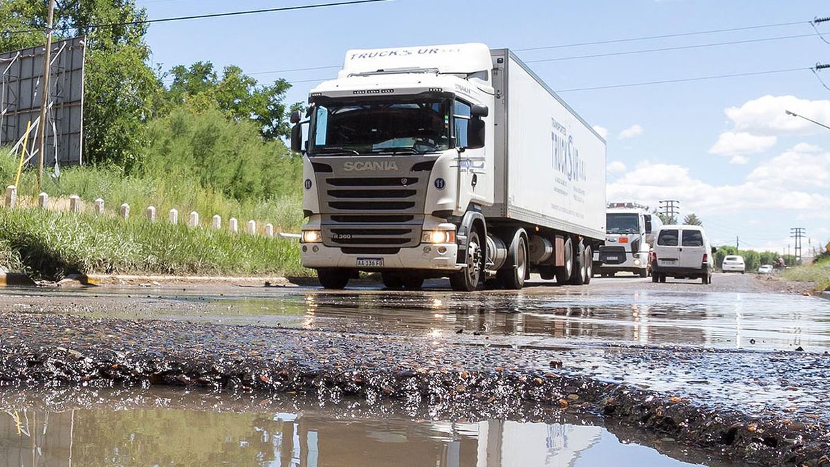 Un bache enorme del que nadie se hace cargo