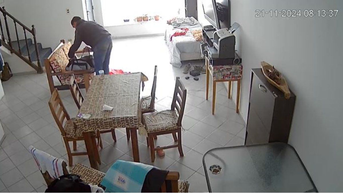 Esperó que se fuera con sus hijos al colegio y entró a robar a su casa ...