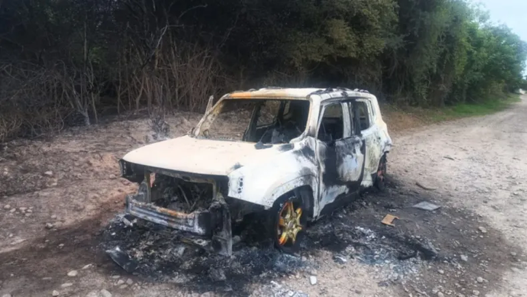 Horror: encontraron dos cuerpos calcinados en un auto en la Ruta 43