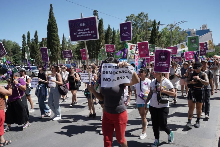 Paro del 24: en 33 fotos, el color y el fervor de la marcha en Neuquén