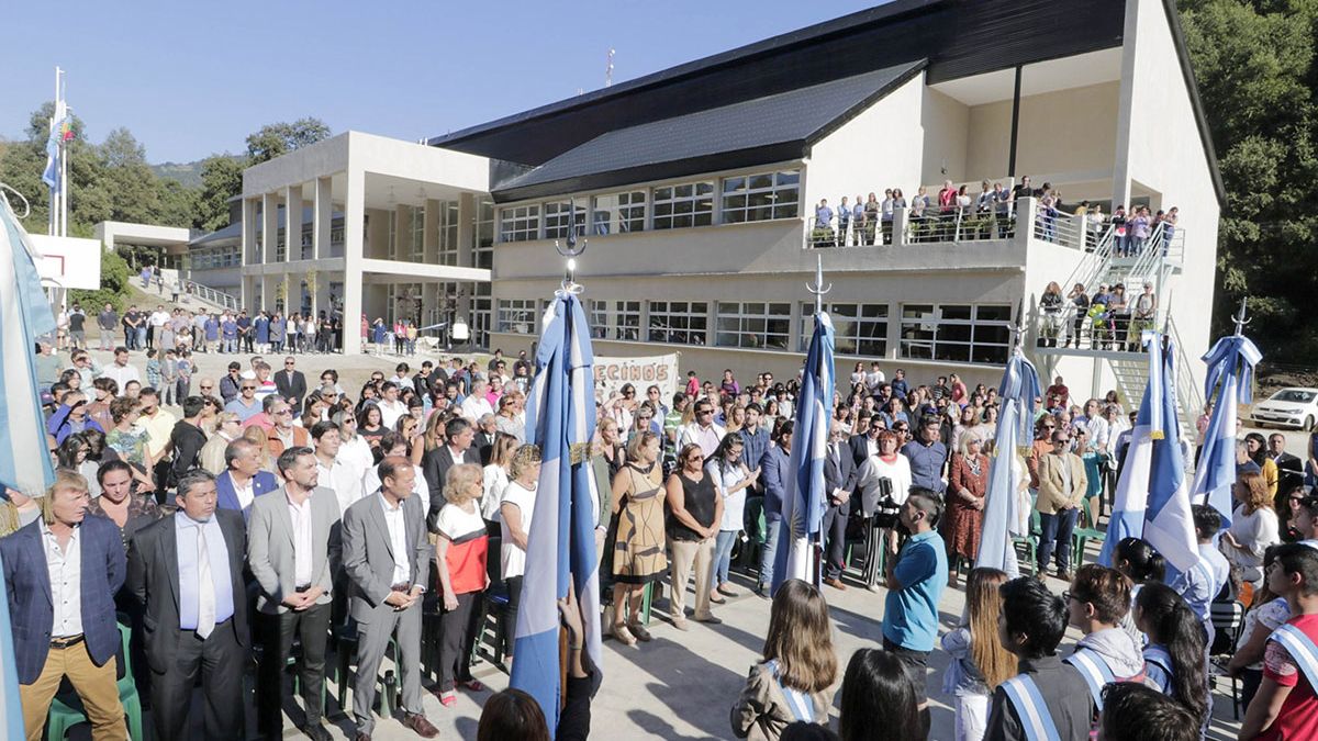 Gutiérrez inauguró el nuevo edificio del EPET 21 en el arranque del año ...