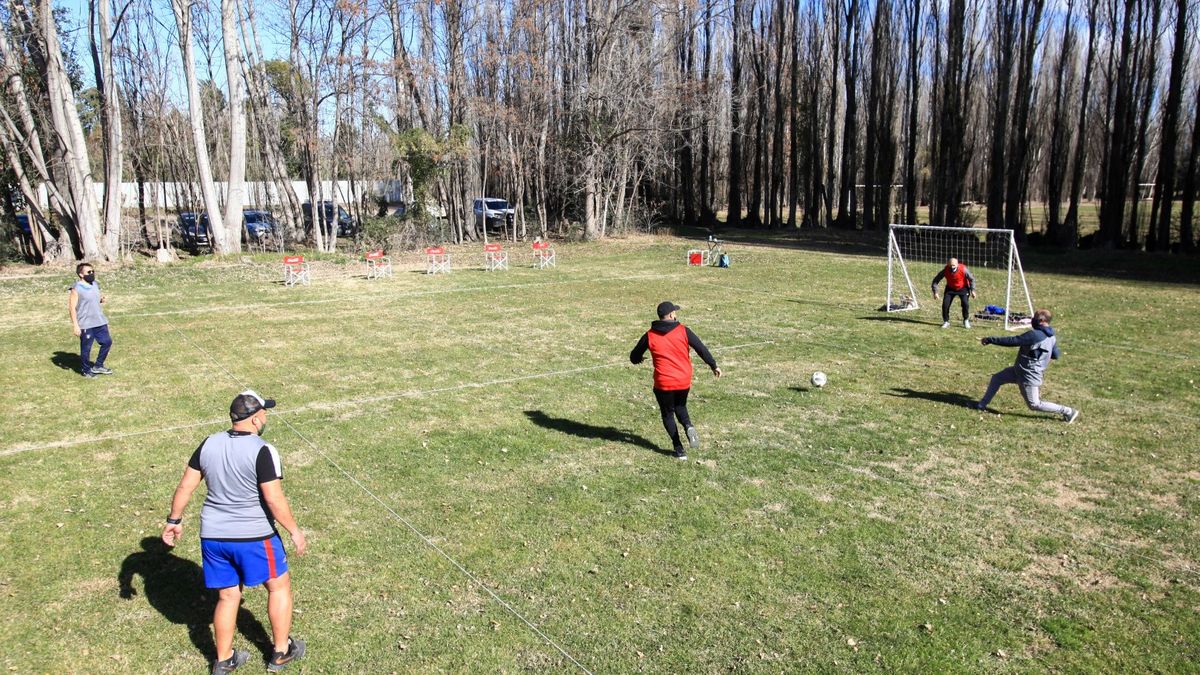 Los propietarios demostraron cómo se juega al metegol humano