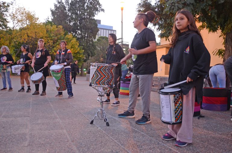 Rabia, tambores y alegría: ¿Por qué todas queremos ser parte de Río Jarana?