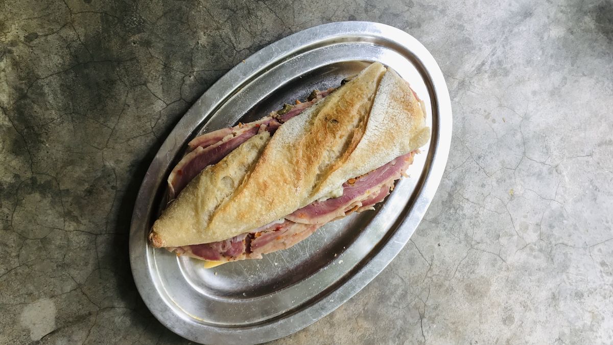 De los mejores: Sándwich de matambre arrollado y queso Gouda