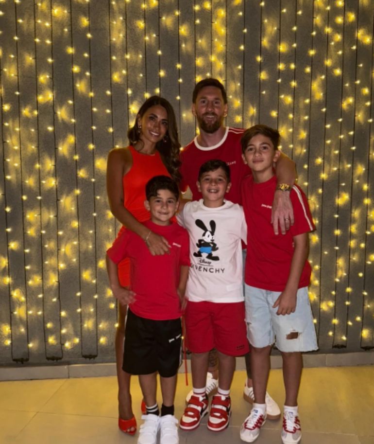 Cómo celebró la navidad Lionel Messi y Antonela Roccuzzo: sus looks