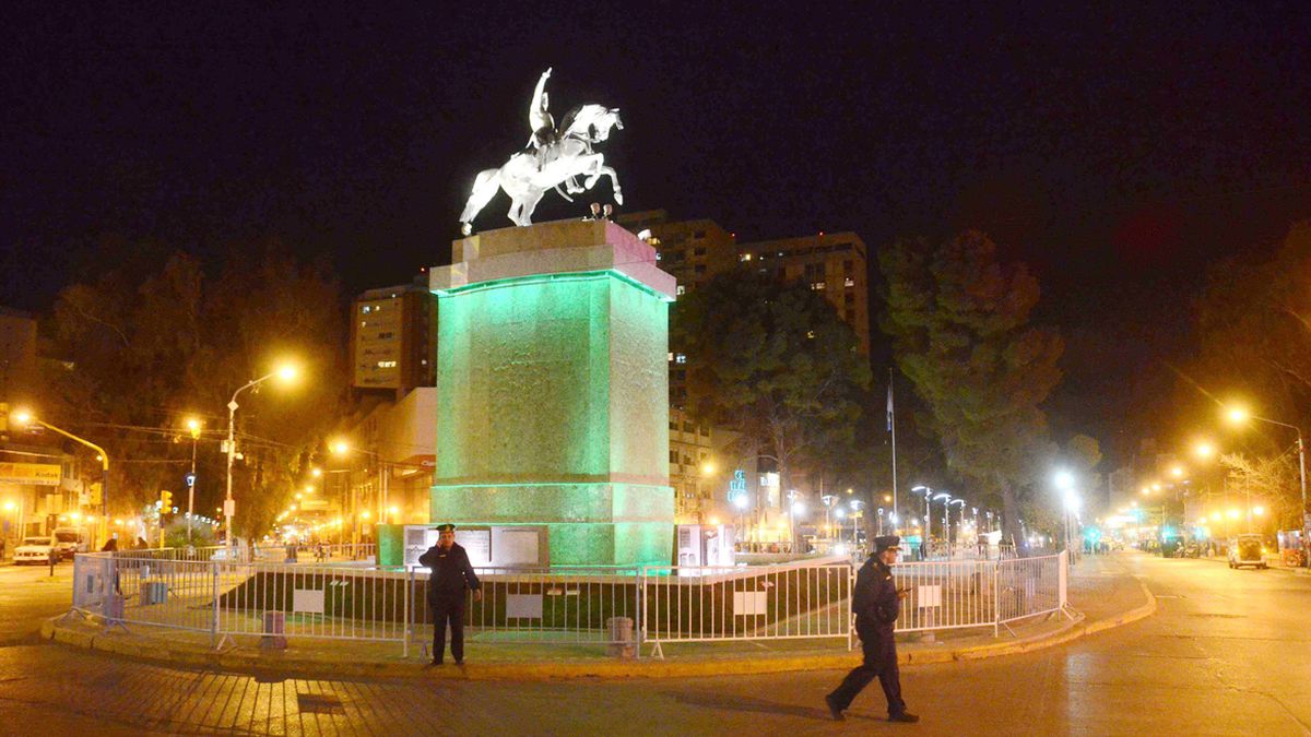 La historia escondida: hicieron una rifa para levantar el monumento