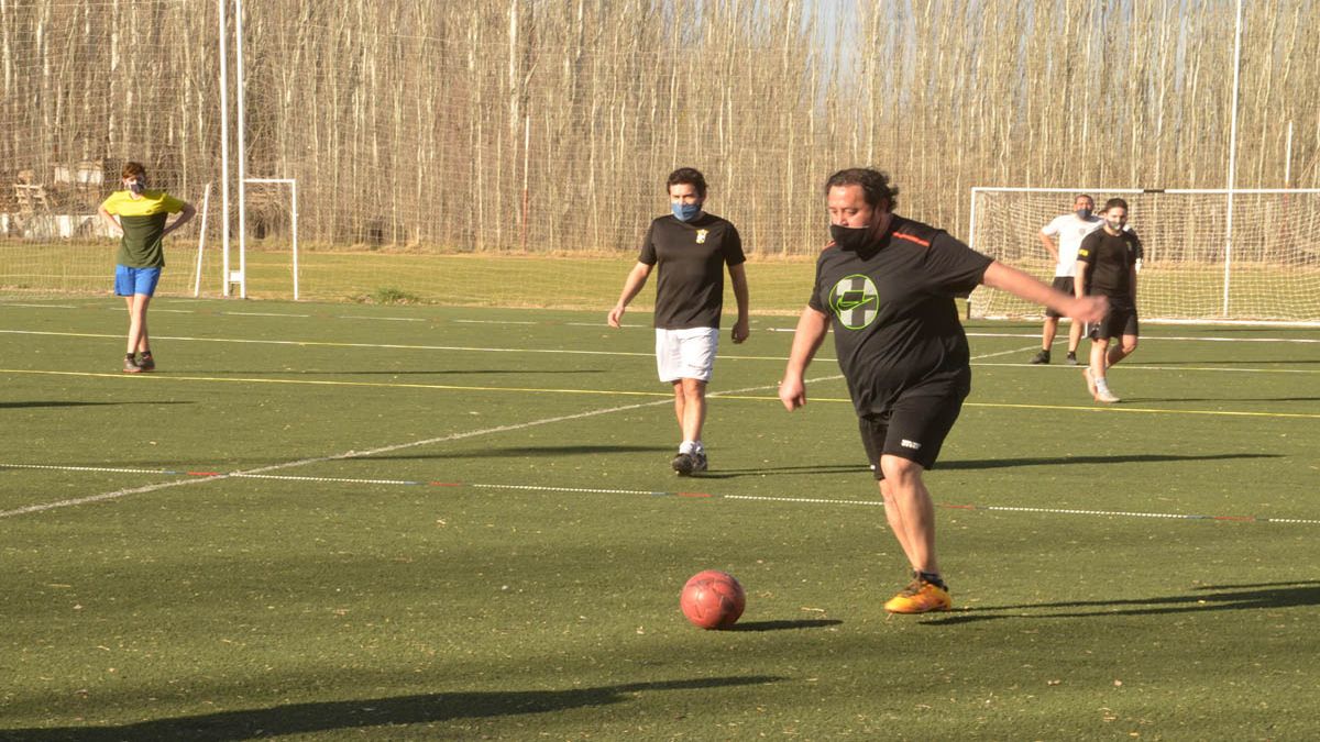 Ya se juega el metegol humano en Cipo y Neuquén espera