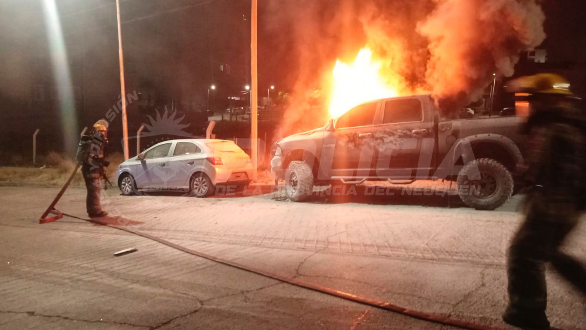 Incendio de una camioneta Ram en el alto de Neuquén: investigan si fue ...