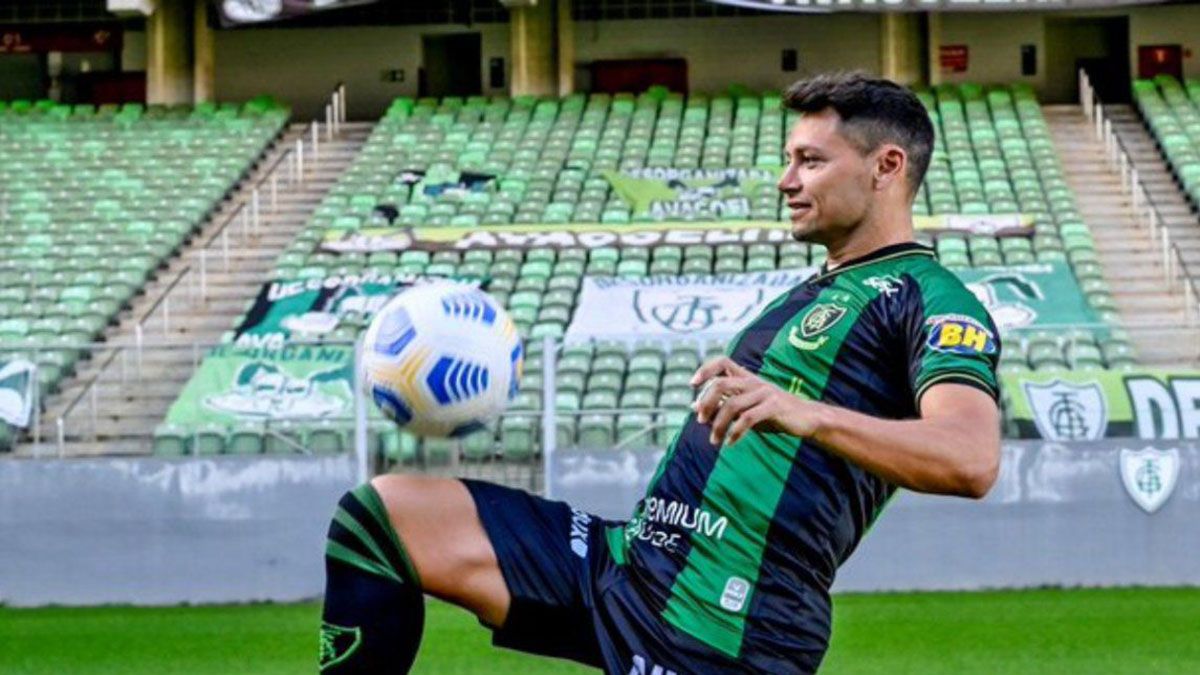 De chilena: el golazo de Mauro Zárate en Brasil