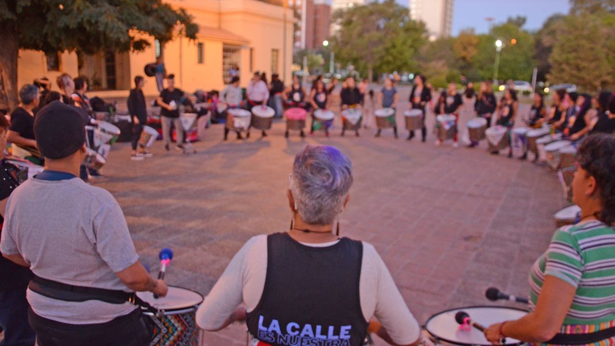 Rabia, tambores y alegría: ¿Por qué todas queremos ser parte de Río Jarana?