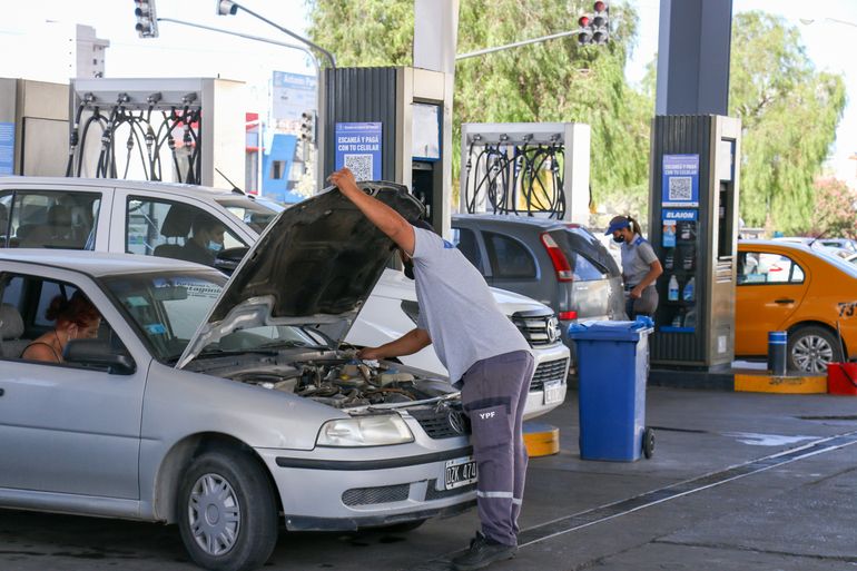 Tras el aumento, ¿cuánto vale llenar el tanque en Neuquén?