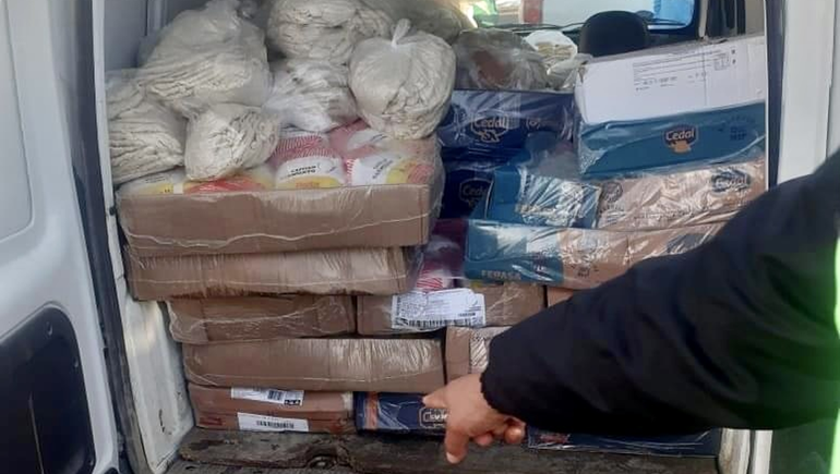 Engancharon a una combi con 1000 kilos de pollo podrido