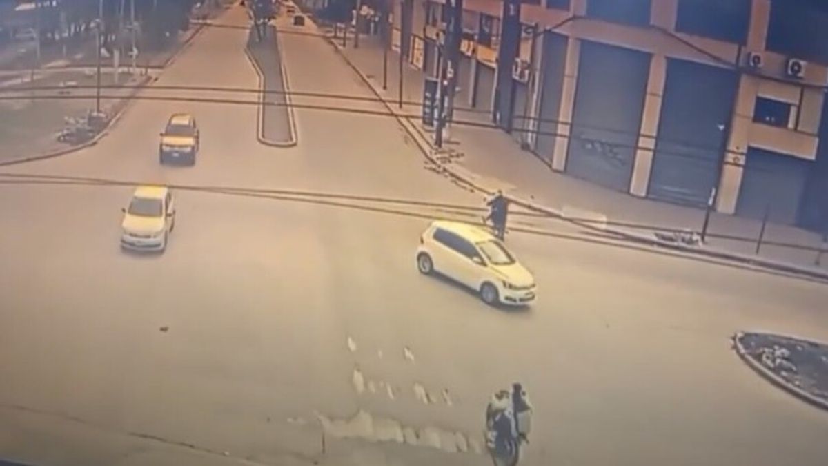 Persecución fatal: chocaron contra un poste y murieron cuando escapaban ...