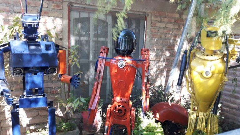 Crea robots y personajes de películas reciclando residuos metálicos