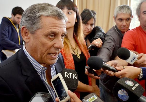 Pechi acusó a Sapag de hacer contrataciones petroleras oscuras