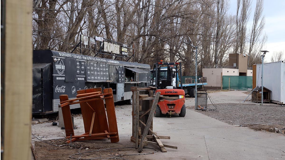Polémica y denuncias cruzadas por el desalojo de un food truck del Paseo de la Costa