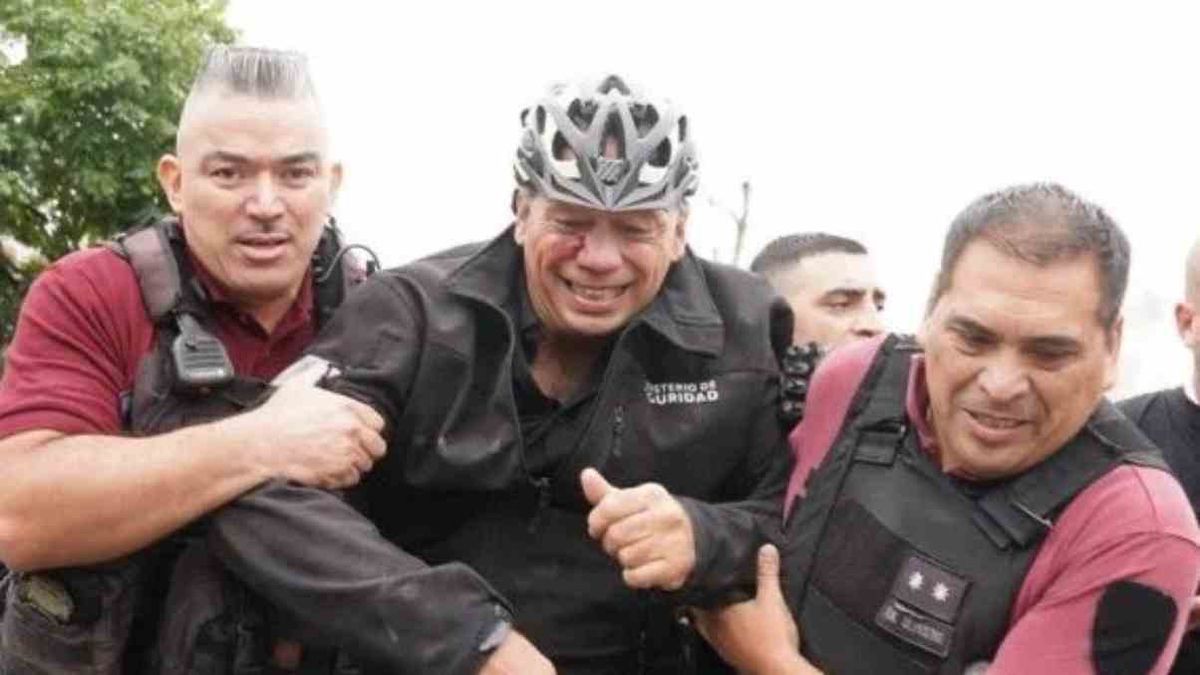 Así sacaron a Berni entre palazos, piñas y piedras: Me banco la que sea