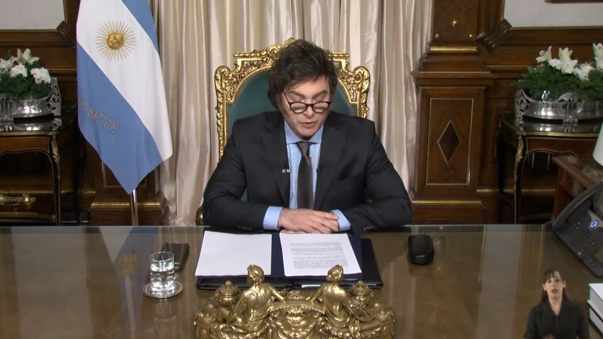 Milei dice que si el DNU no sale el ajuste será mayor