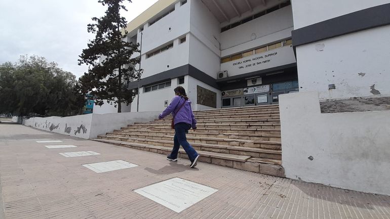 Revuelo en el IPET 1 de Neuquén: apartan al rector por hostigamiento