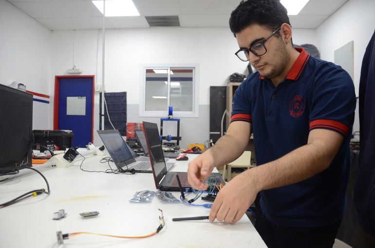 Roberto, el increíble robot que inventaron alumnos neuquinos