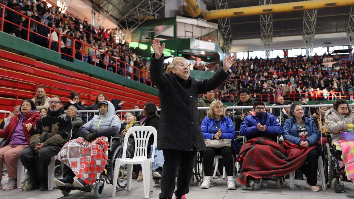 En imágenes, comenzó la fiesta de la fe en el Ruca Che con la sanadora ...