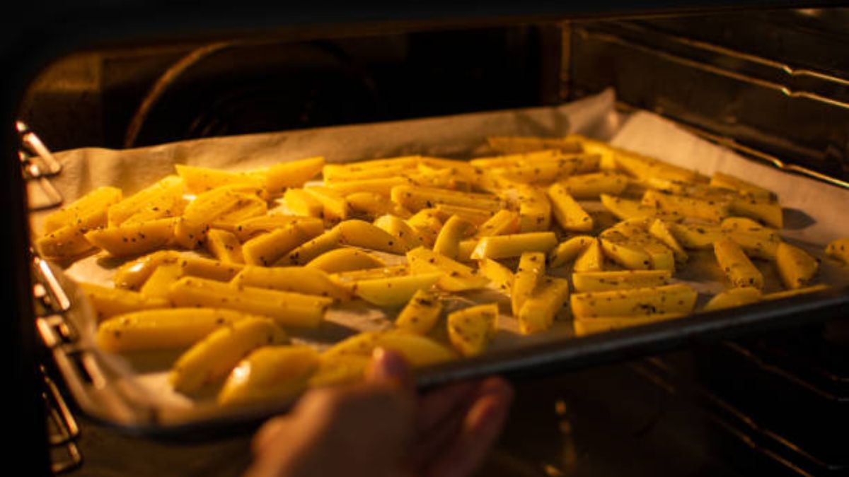 ¿Cómo evitar que las papas se peguen al horno (y los errores a esquivar)?