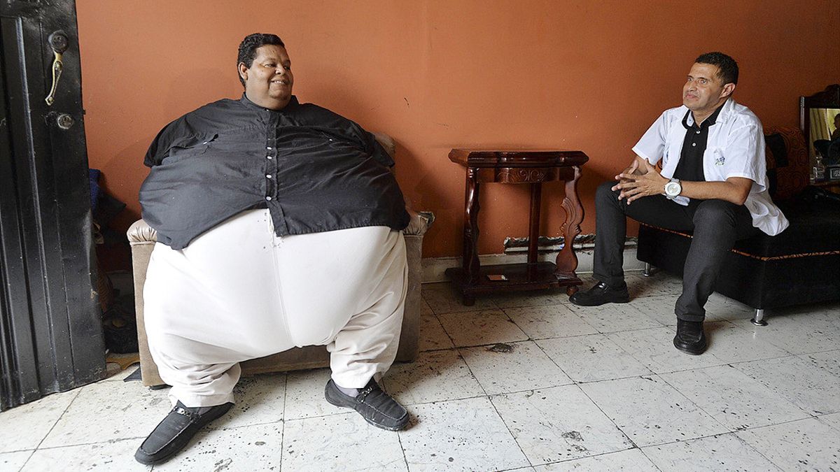 Colombia: el drama de un hombre que pesa 400 kilos