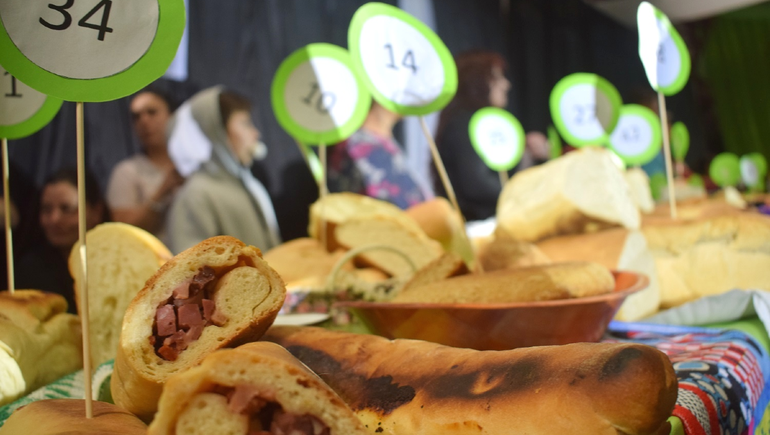 El mate y el pan casero mantienen las tradiciones en el norte neuquino
