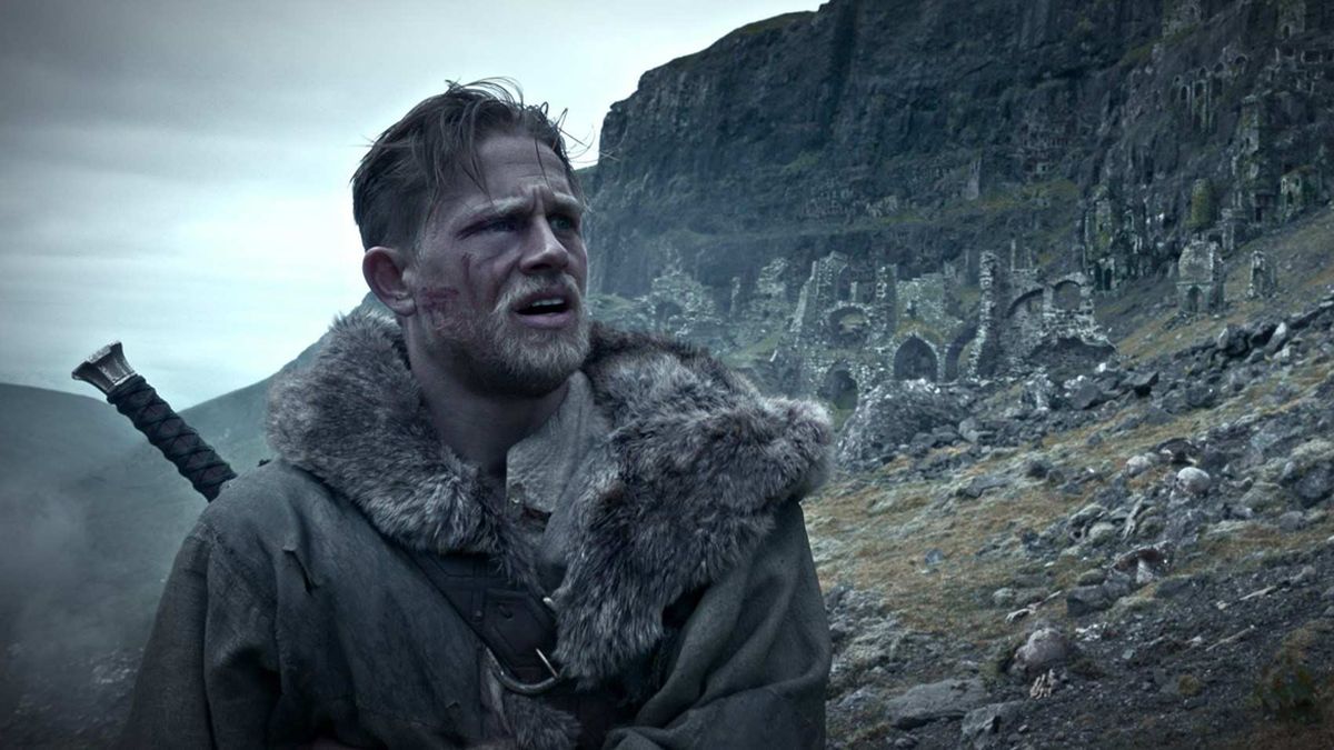 El rey Arturo regresa de la mano de Charlie Hunnam