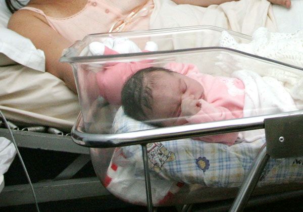 Salud actualiza controles para bebés con bajo peso