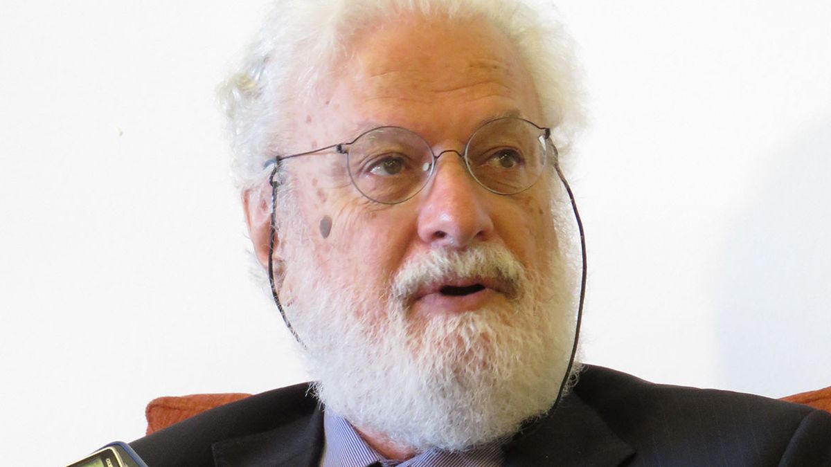 Tonucci: La única reforma que sirve es formar buenos maestros