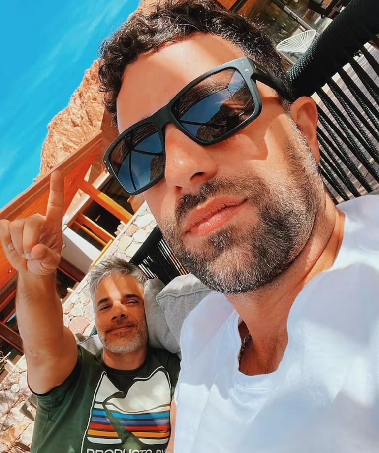 Diego Poggi presentó a su novio idéntico a Ricky Martin