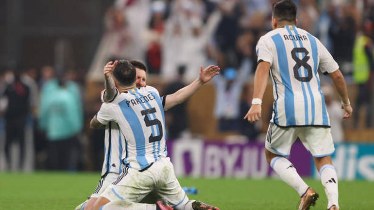 Así vivió Messi su consagración: el abrazo del alma con Paredes y ¡Acuña!