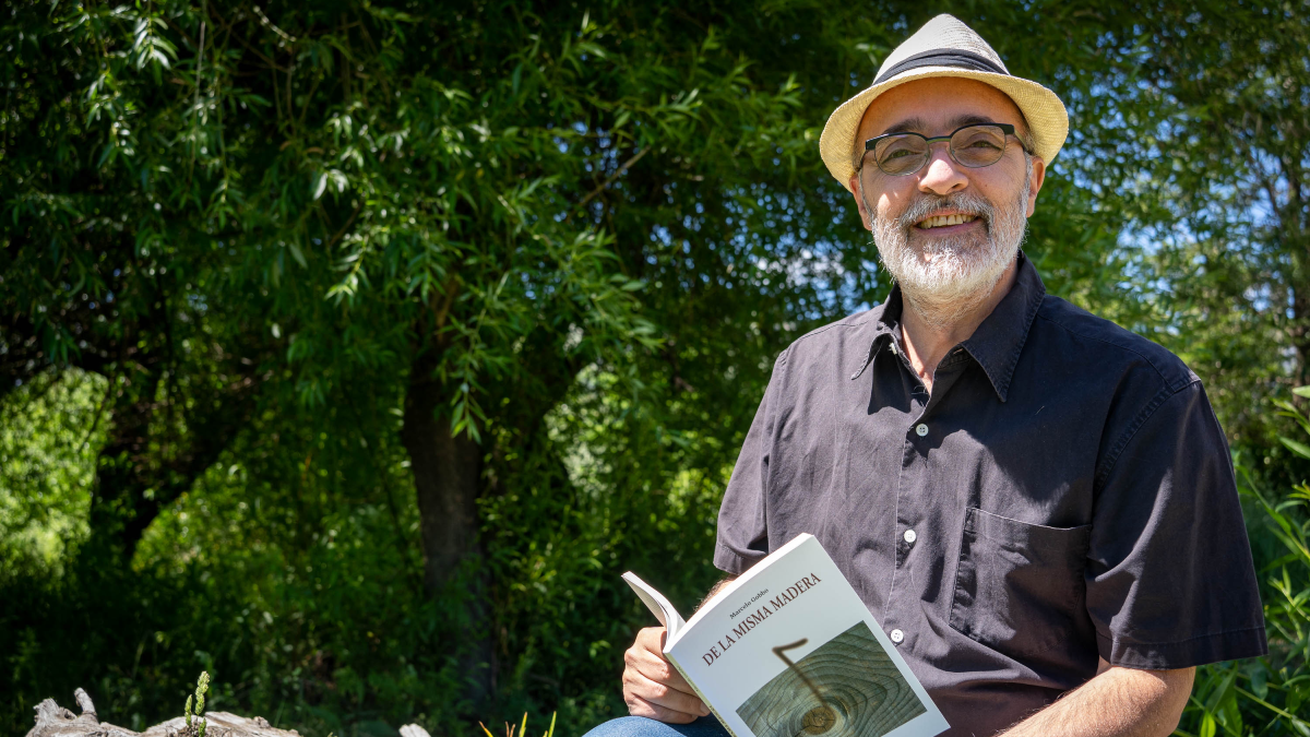 Un escritor de San Martín ganó dos premios en un día