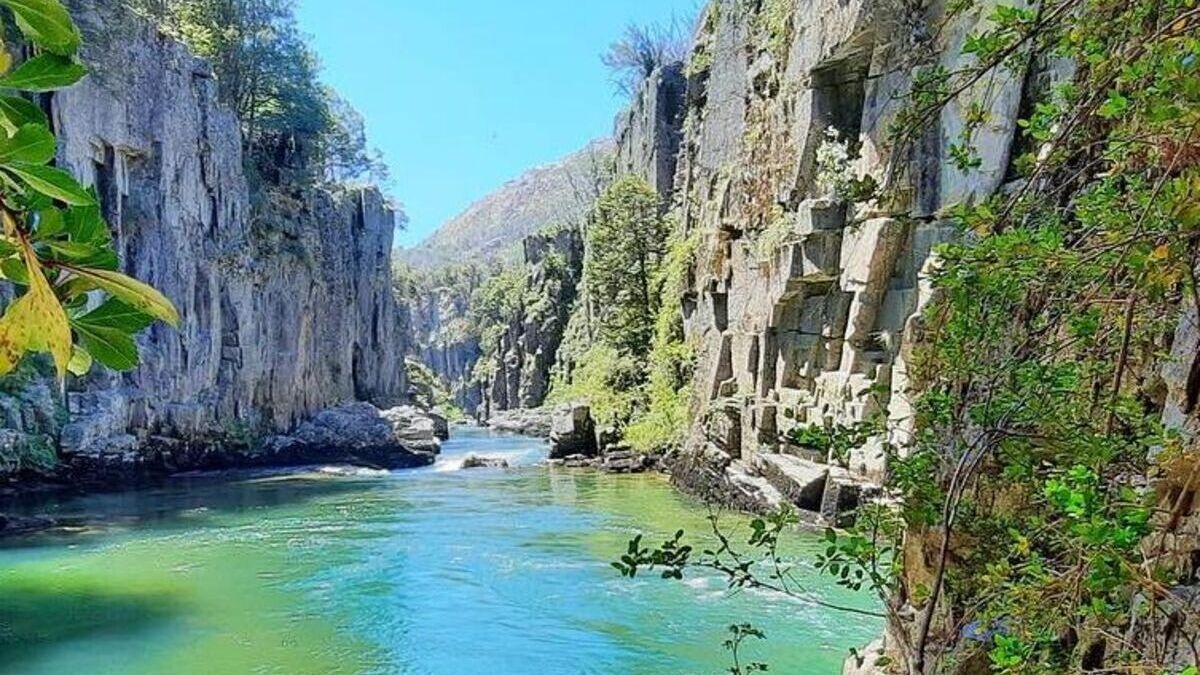 Un increíble tesoro de aguas turquesas en la cordillera de Chubut: el ...