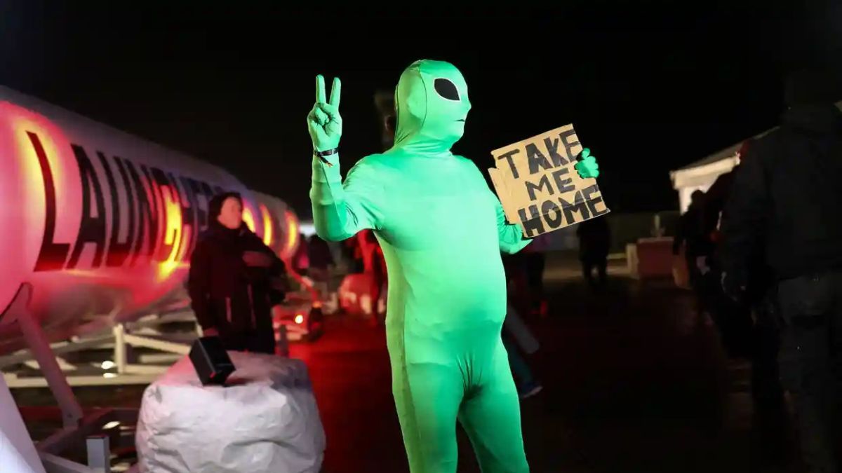 Aliens, OVNIS y globos chinos espías: ¿Una nueva era de conspiraciones?