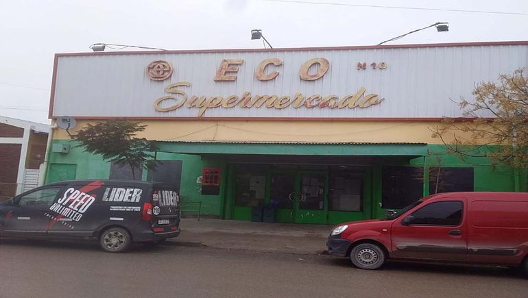 Gritos, corridas y palazos: qué pasó en un súper chino de Fernández Oro