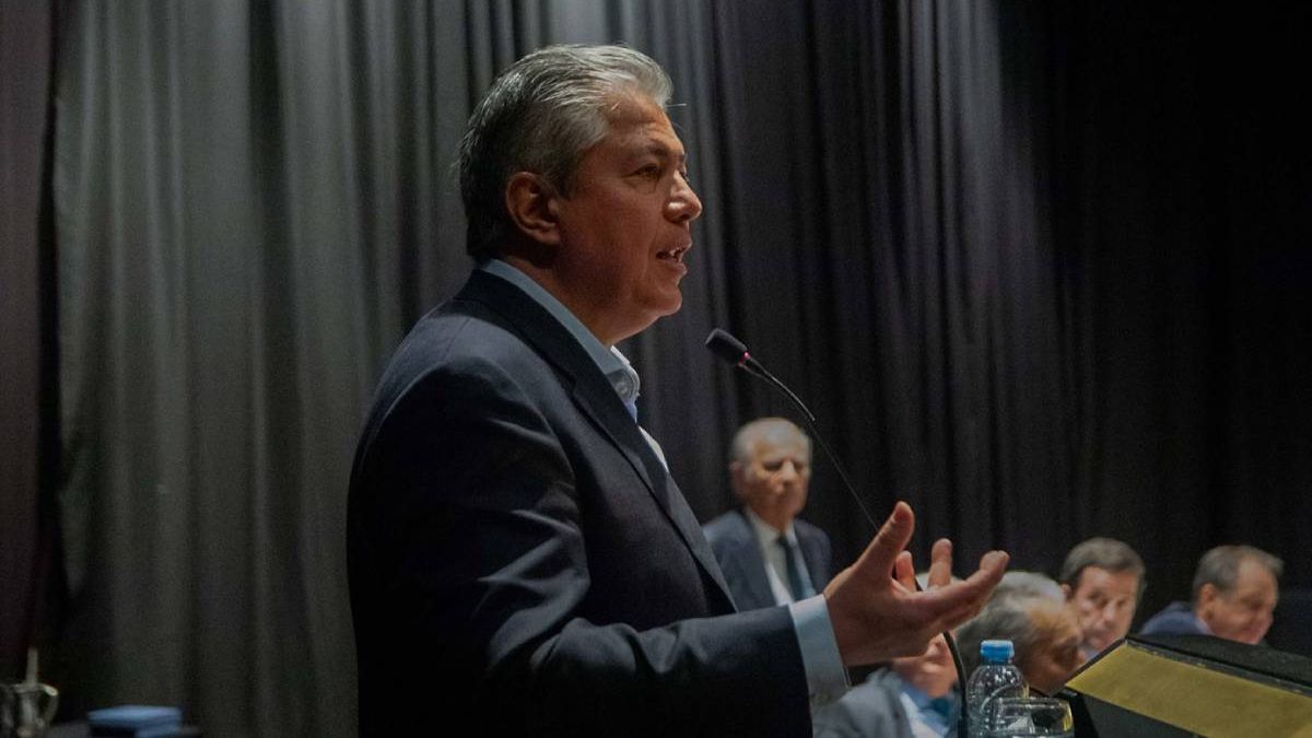 Rolando Figueroa aprieta las marcas sobre funcionarios y operadores ...