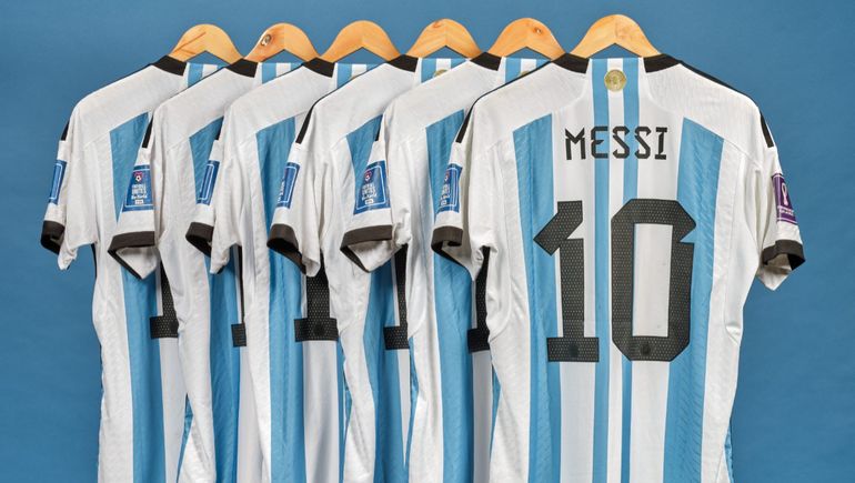 Pagaron una fortuna por las camisetas de Messi Pagaron una fortuna por las camisetas de Messi