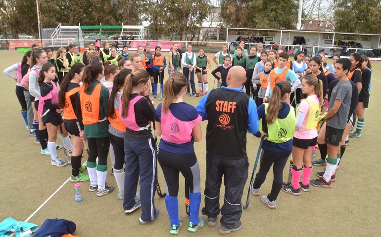 Pablo Lombi, el DT que enseña en forma lúdica el alto rendimiento