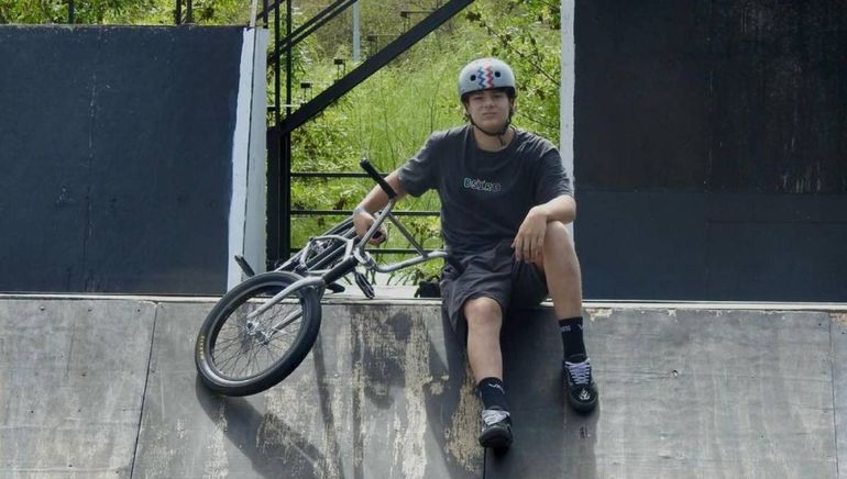 El neuquino de 16 años que competirá en el mundial de BMX en Francia