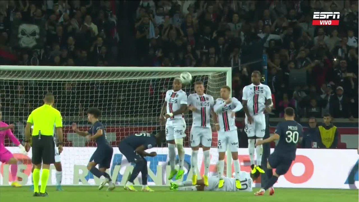 Para verlo una y mil veces: el golazo de tiro libre de Messi